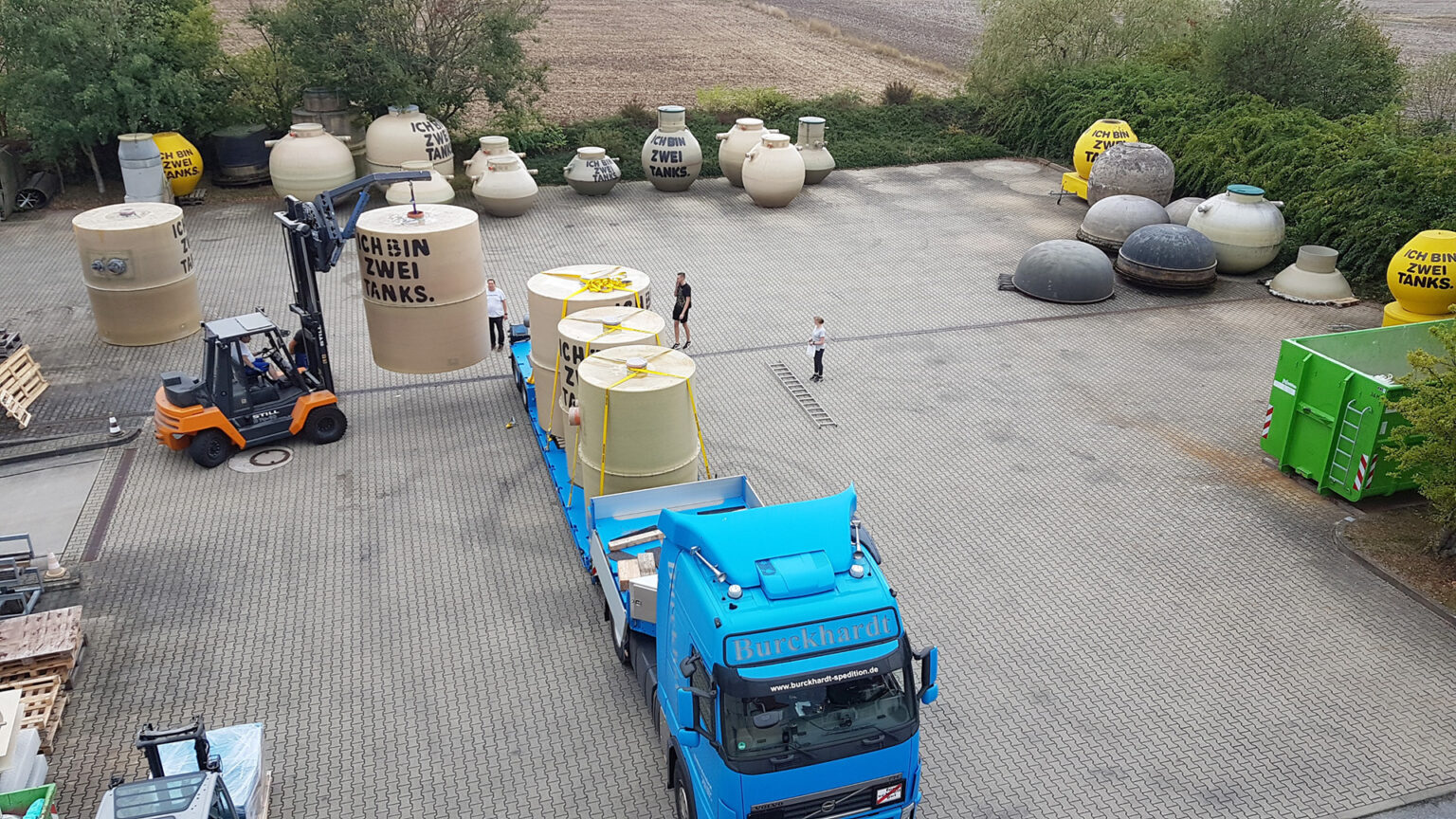 Unterirdische Pufferspeicher, versorgt von Pelletskesseln