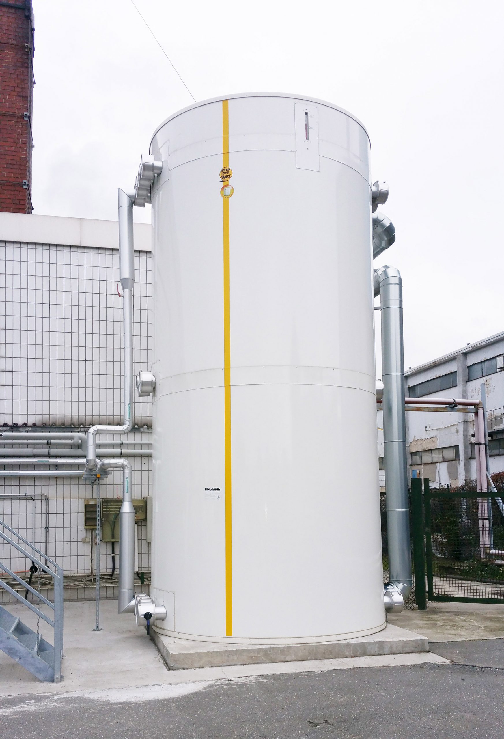 Factory-made buffer hot water tank for a butcher in Berlin